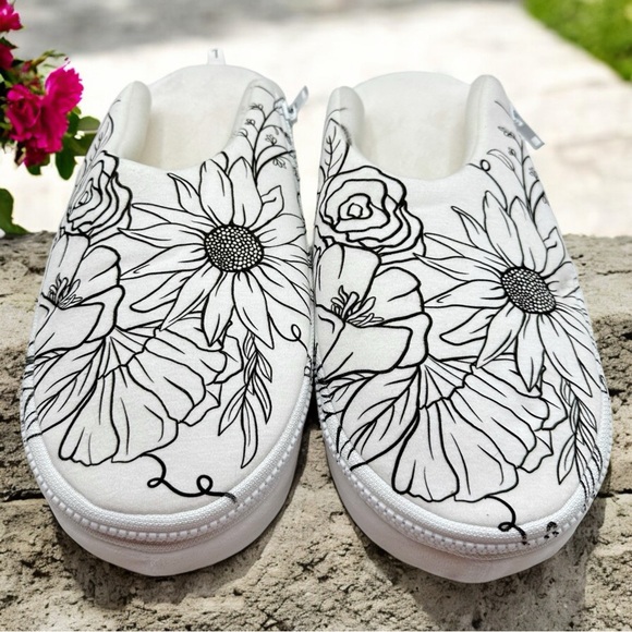 Happy Feet | Shoes | Zipperz Happy Feet Floral Printed Zip On ...